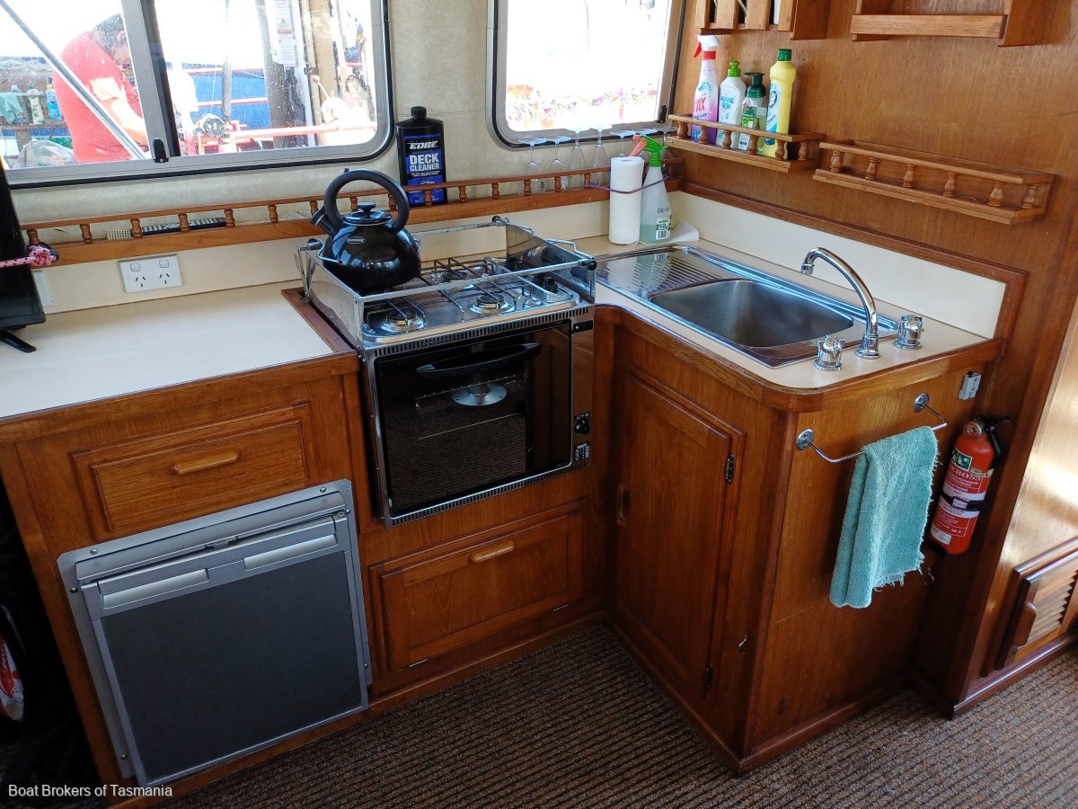 Norcat Challenger 1100 Flybridge. Diesel Powered, Well Equipped: Power ...