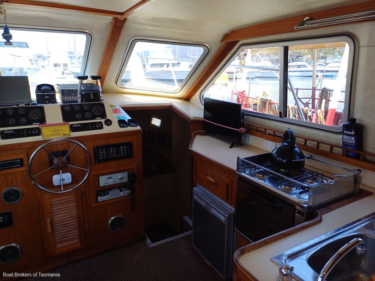Norcat Challenger 1100 Flybridge. Diesel Powered, Well Equipped: Power ...