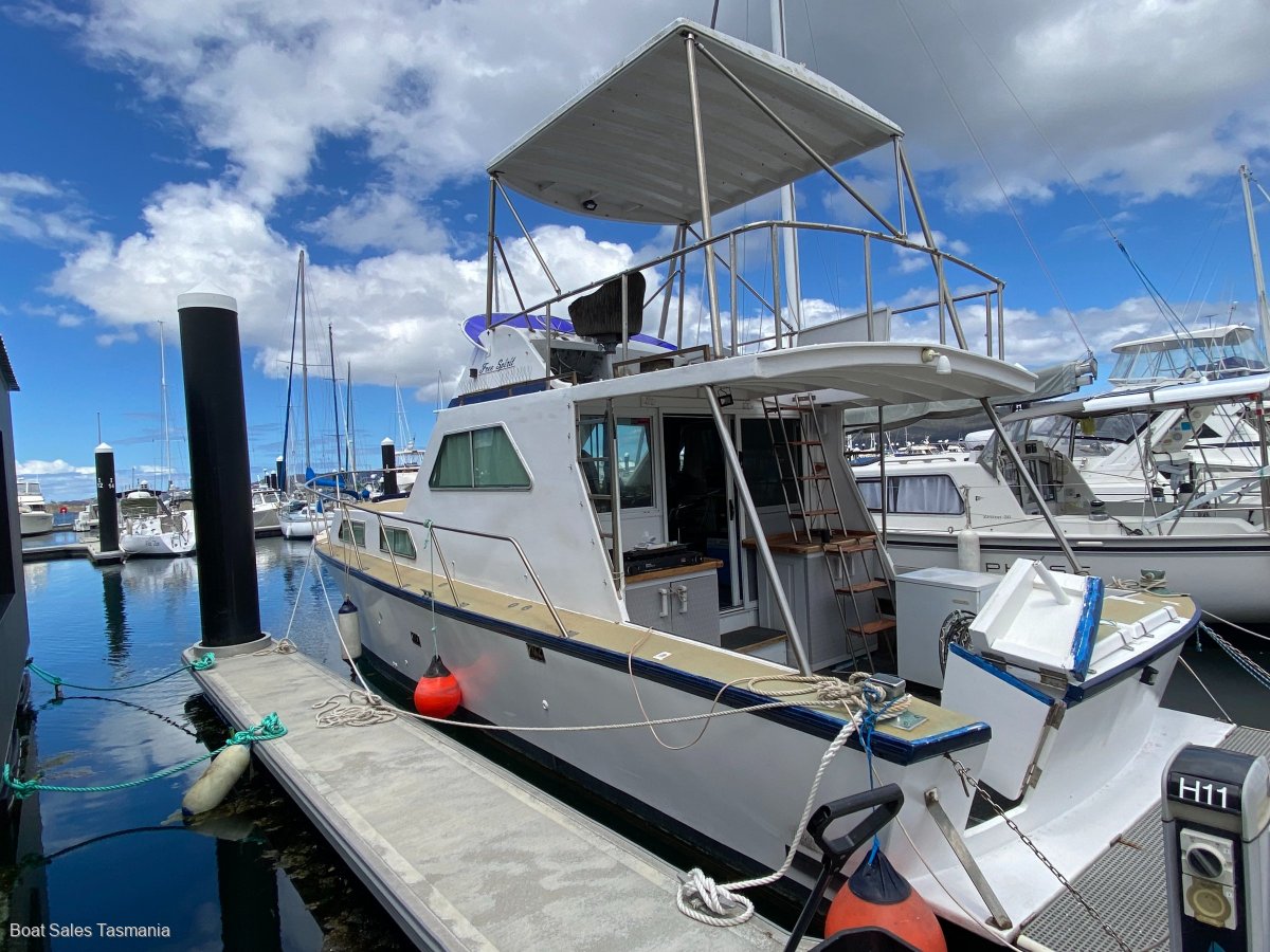 Roberts 38 Flybridge Cruiser "free Spirit": Power Boats | Boats Online ...