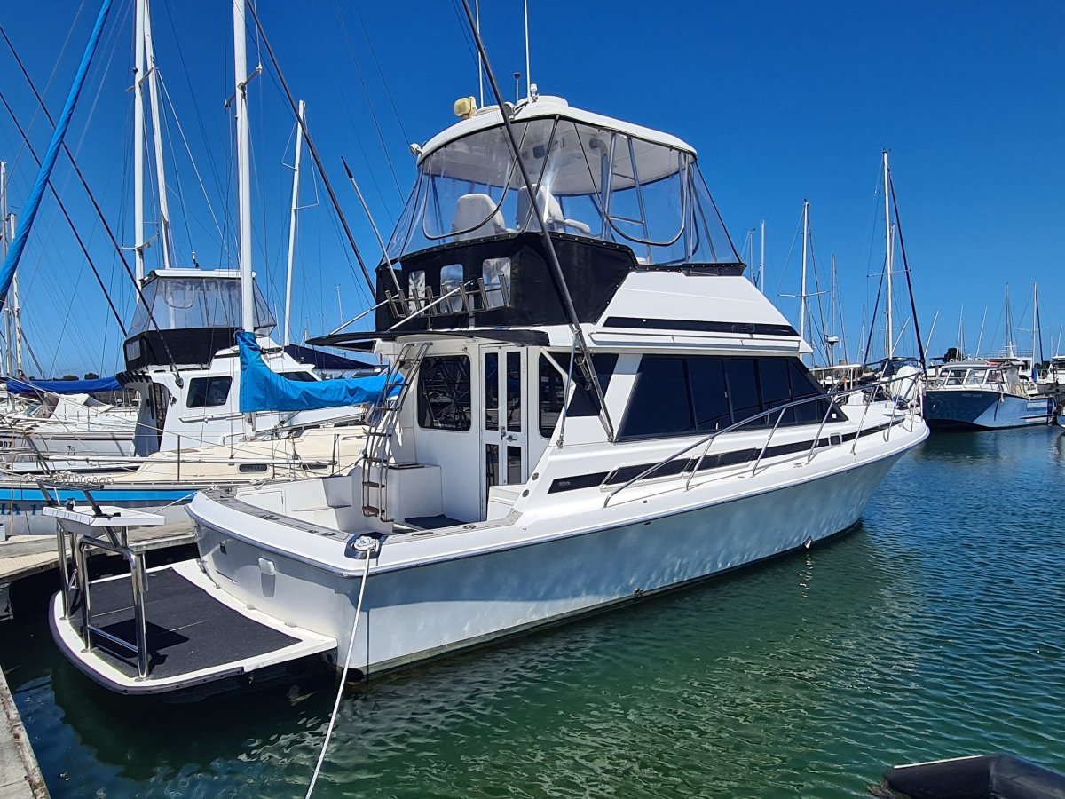 Capricorn Classic 38 38ft Flybridge Cruiser: Power Boats | Boat for ...