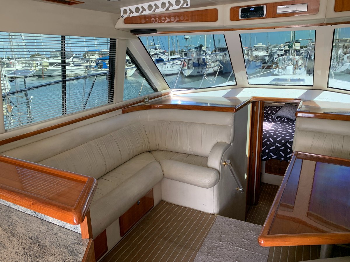 Capricorn Classic 38 38ft Flybridge Cruiser: Power Boats | Boats Online ...