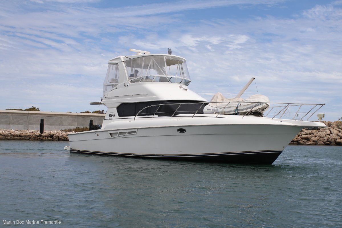Used Silverton 42 Flybridge With Twin Cummins Diesels for Sale | Boats ...