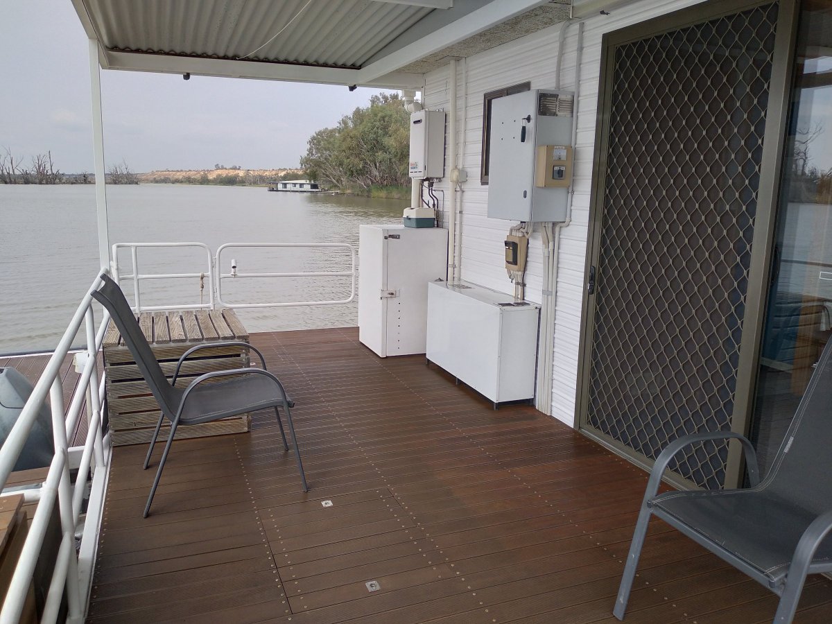 Immaculate 2 Bedroom Houseboat: House Boats | Boats Online for Sale ...