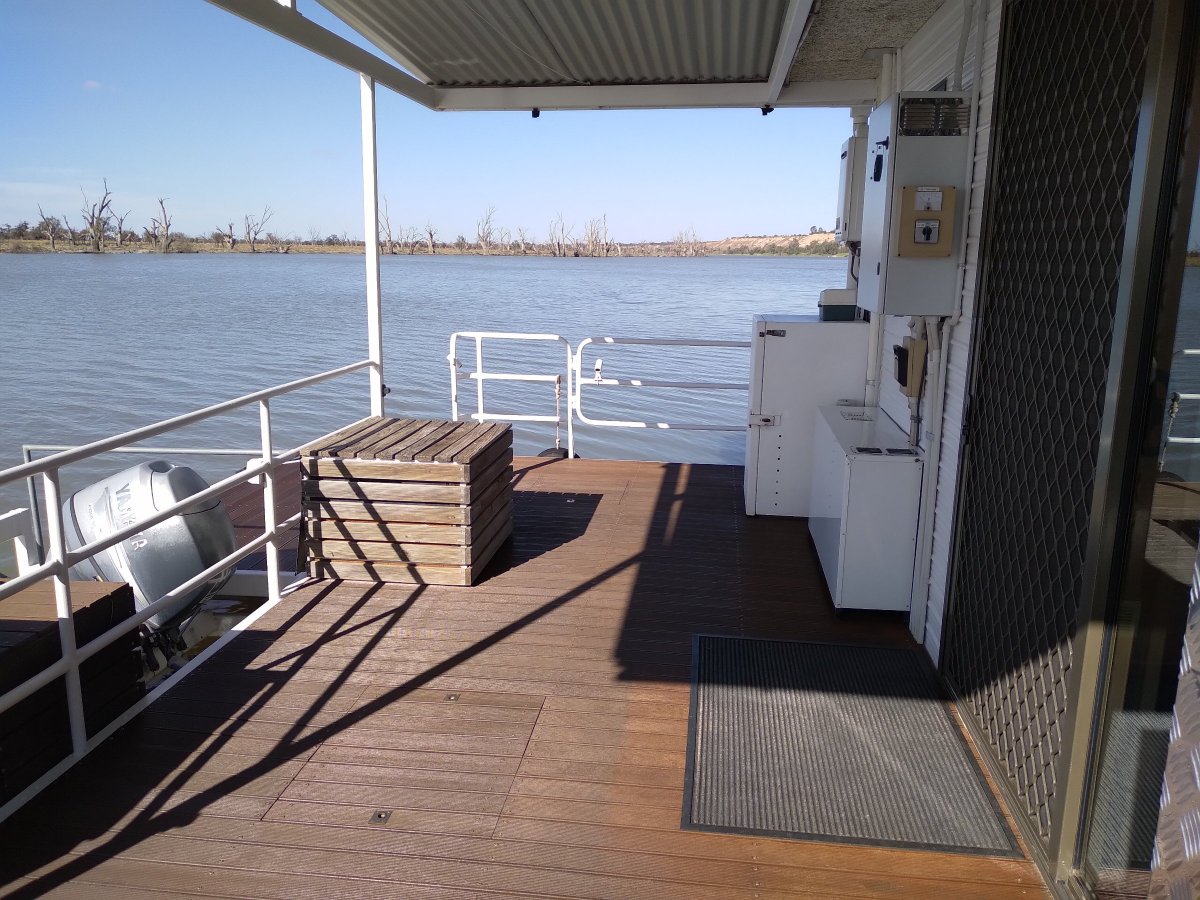 Immaculate 2 Bedroom Houseboat: House Boats | Boats Online for Sale ...