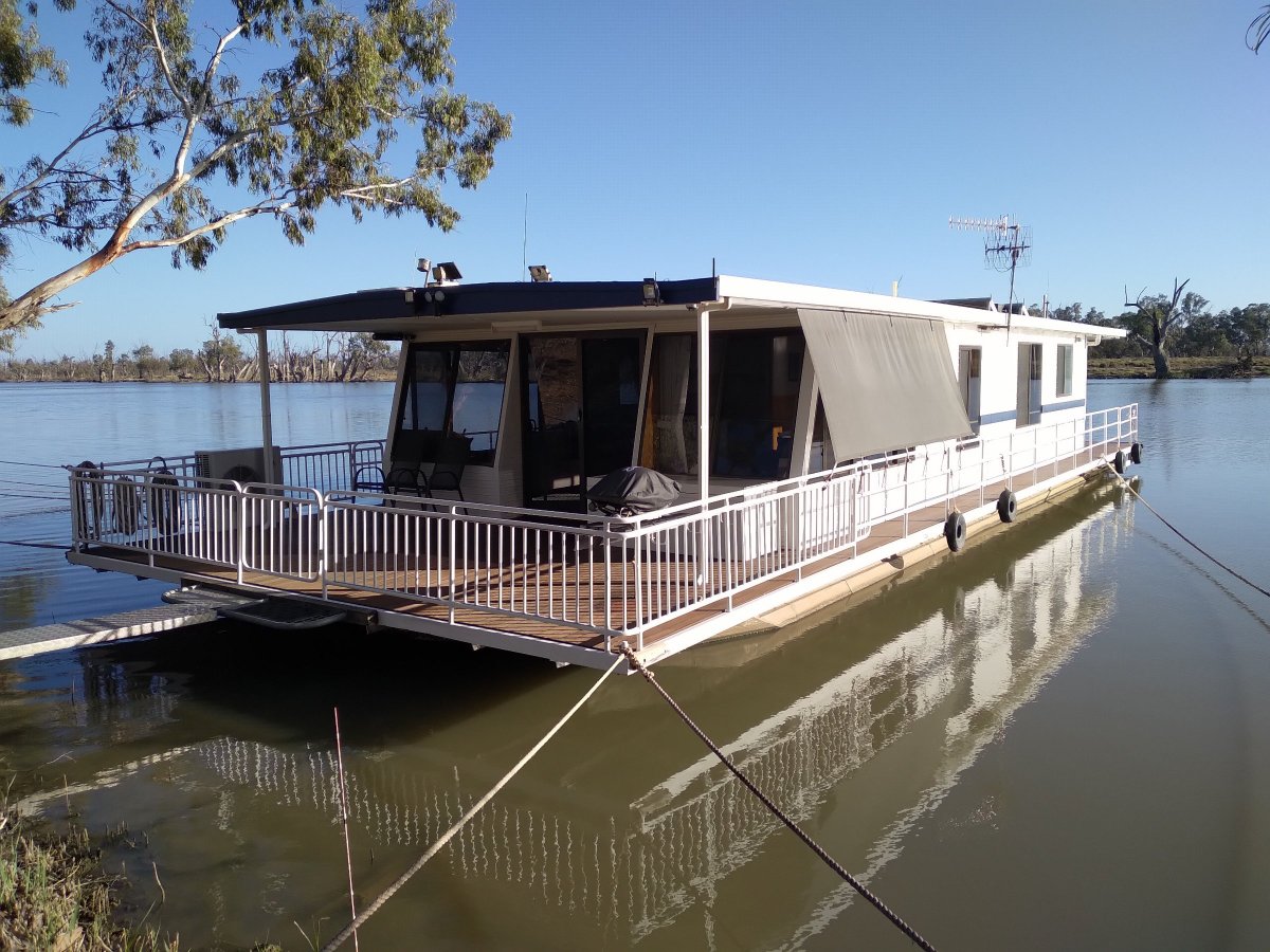 Immaculate 2 Bedroom Houseboat: House Boats | Boats Online for Sale ...