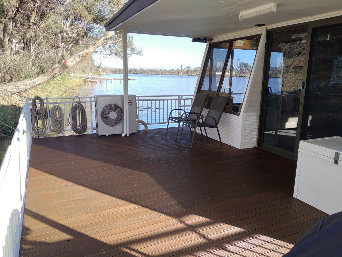 Immaculate 2 Bedroom Houseboat: House Boats | Boats Online for Sale ...