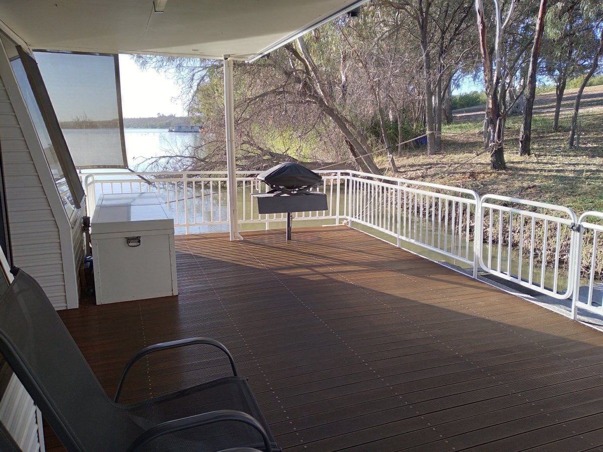 Immaculate 2 Bedroom Houseboat: House Boats | Boats Online for Sale ...