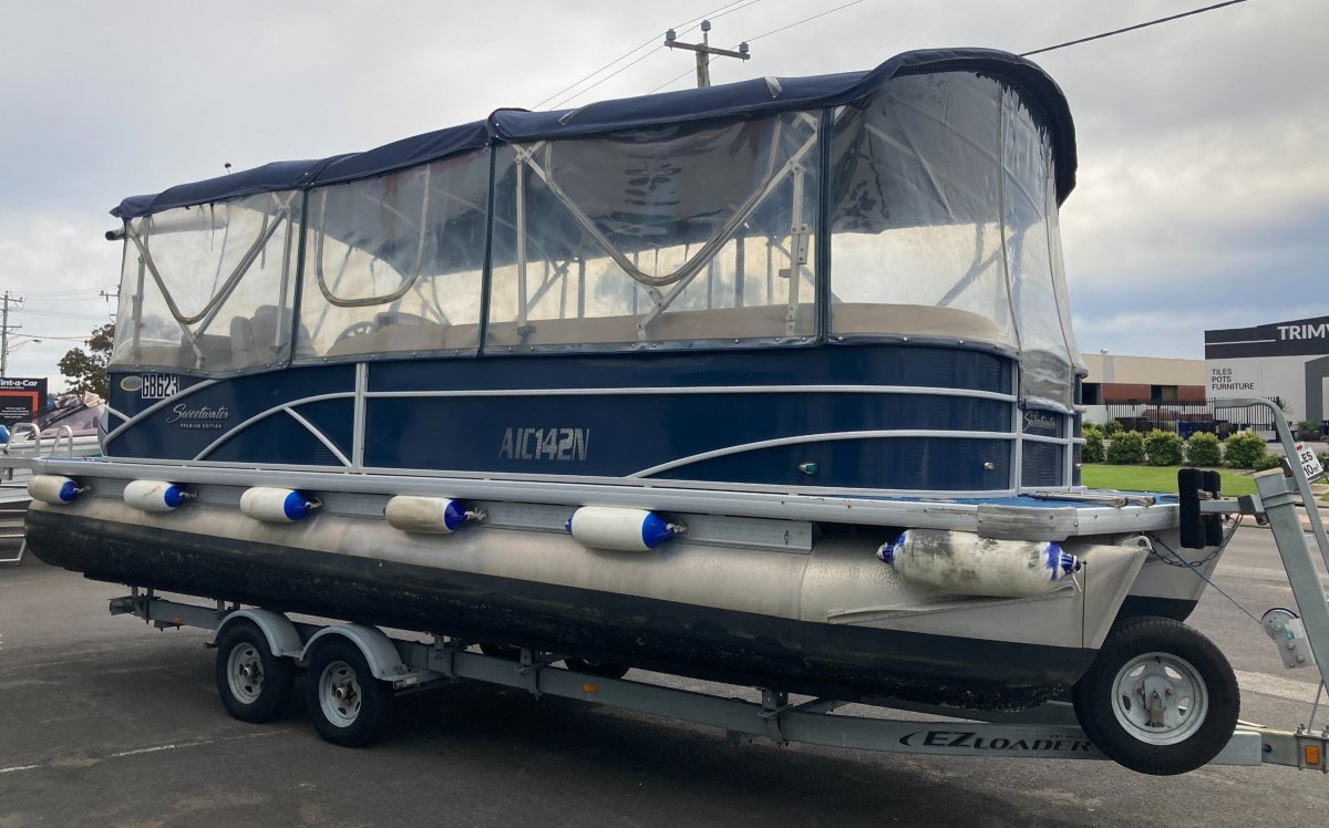 Sweetwater 24 Premium Pontoon - Up To 18 Person: Power Boats | Boats ...