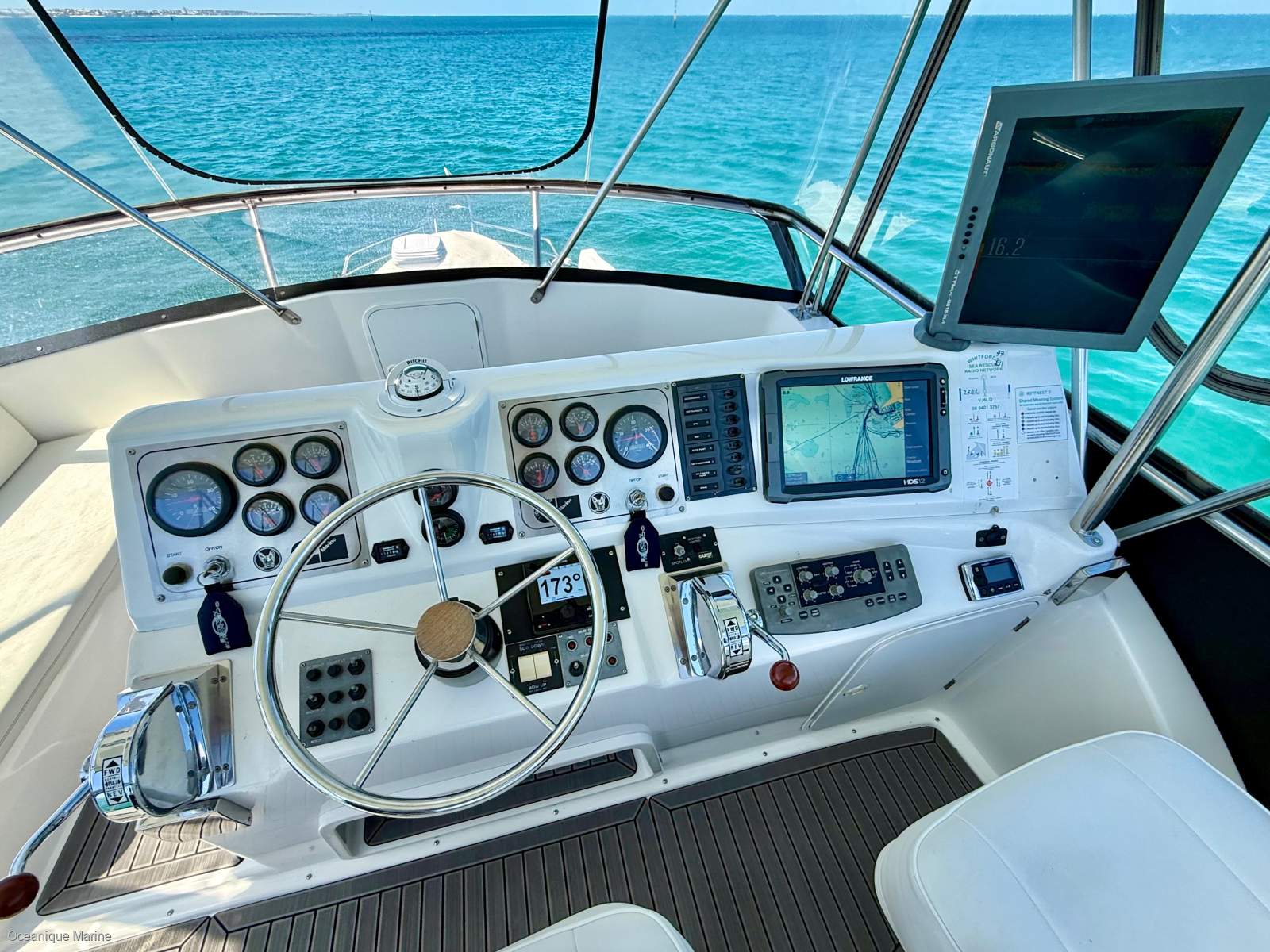 Caribbean 35 Flybridge Cruiser For Sale | Oceanique Marine