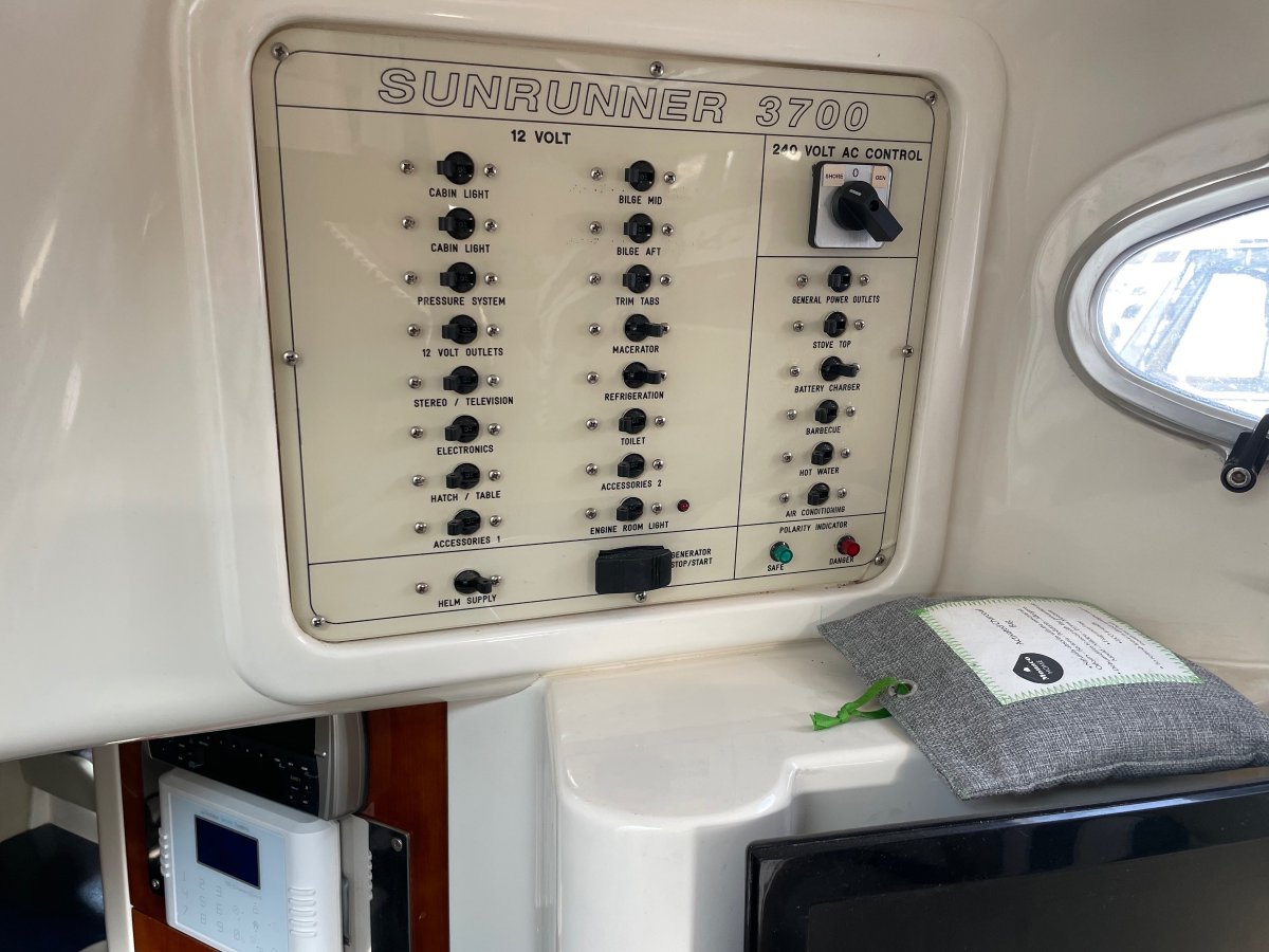 Sunrunner 3700 Yanmar Direct Shaft Turbo Diesel Upgrade: Power Boats ...