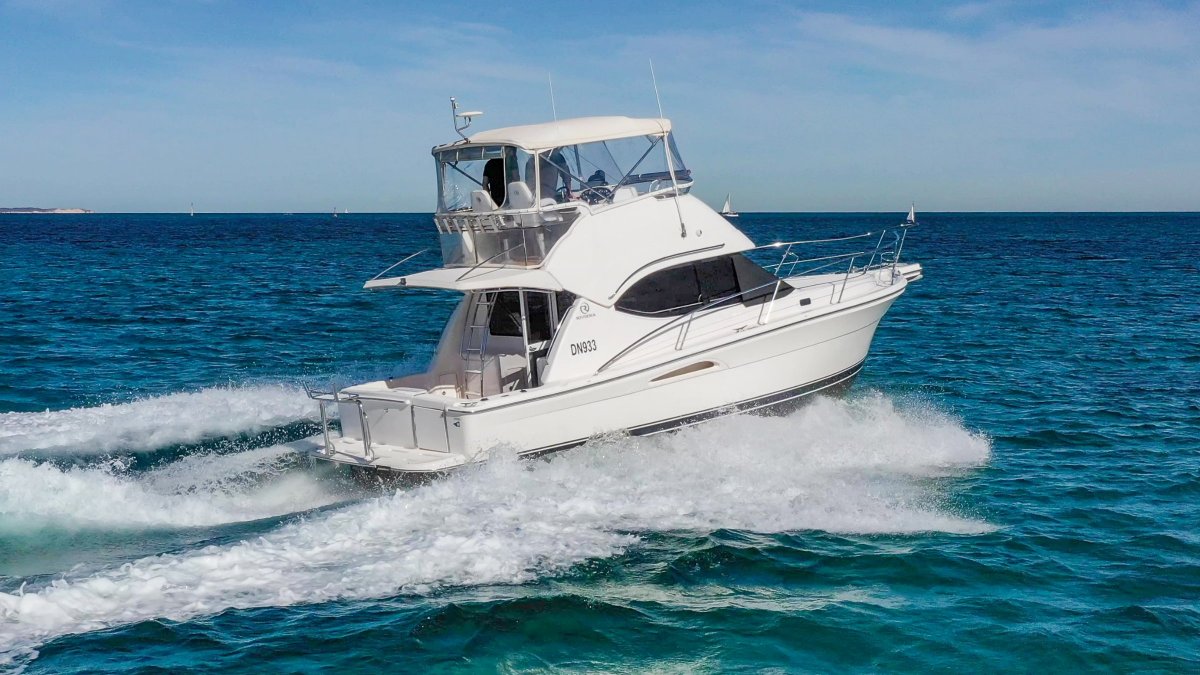 Riviera 33 Flybridge: Power Boats | Boats Online for Sale | Fibreglass ...