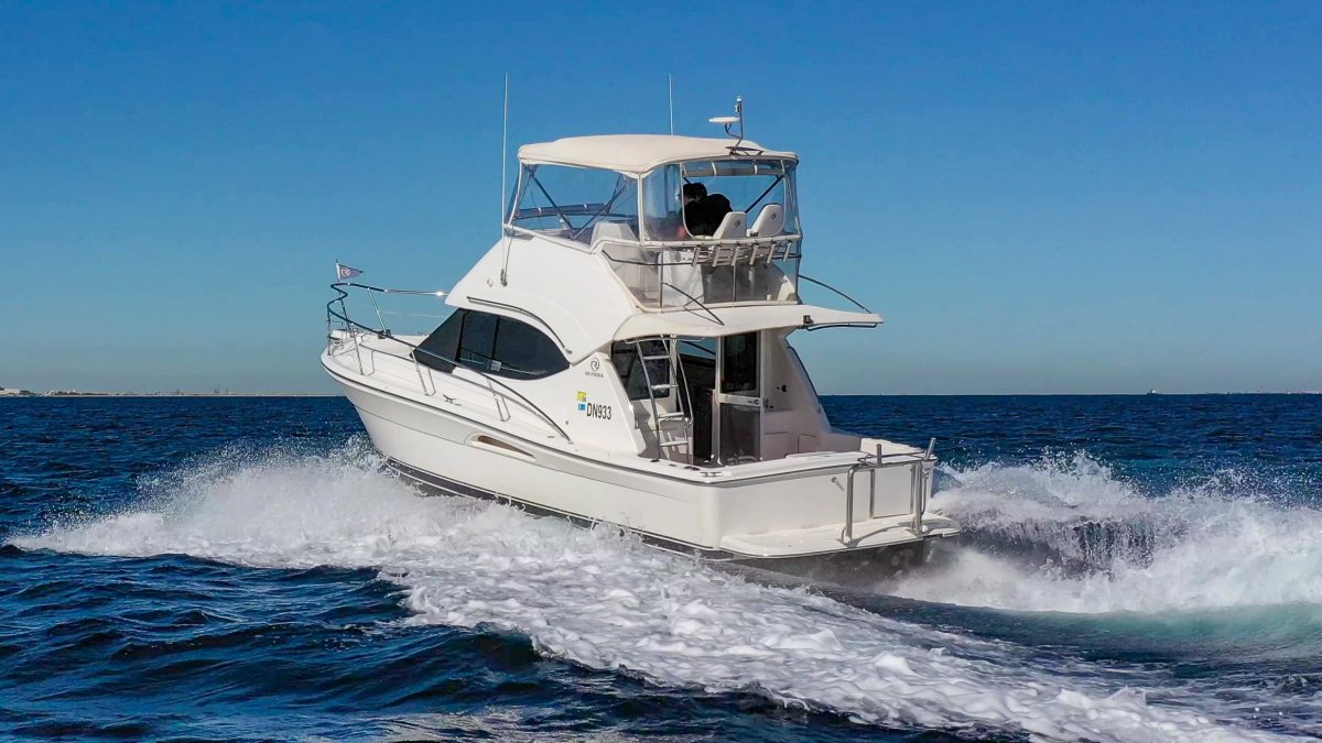 Riviera 33 Flybridge: Power Boats | Boats Online for Sale | Fibreglass ...