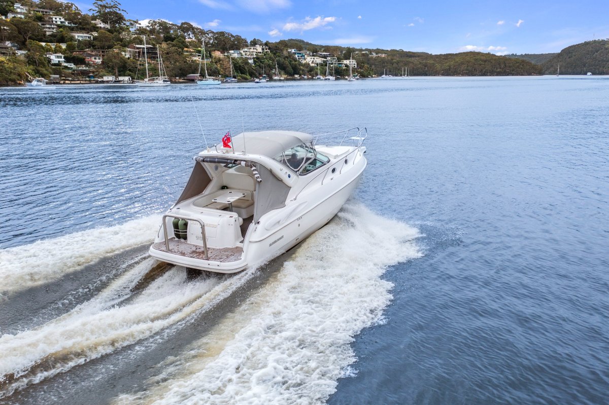 Sunrunner 3300 Deluxe: Power Boats | Boats Online for Sale | Fibreglass ...