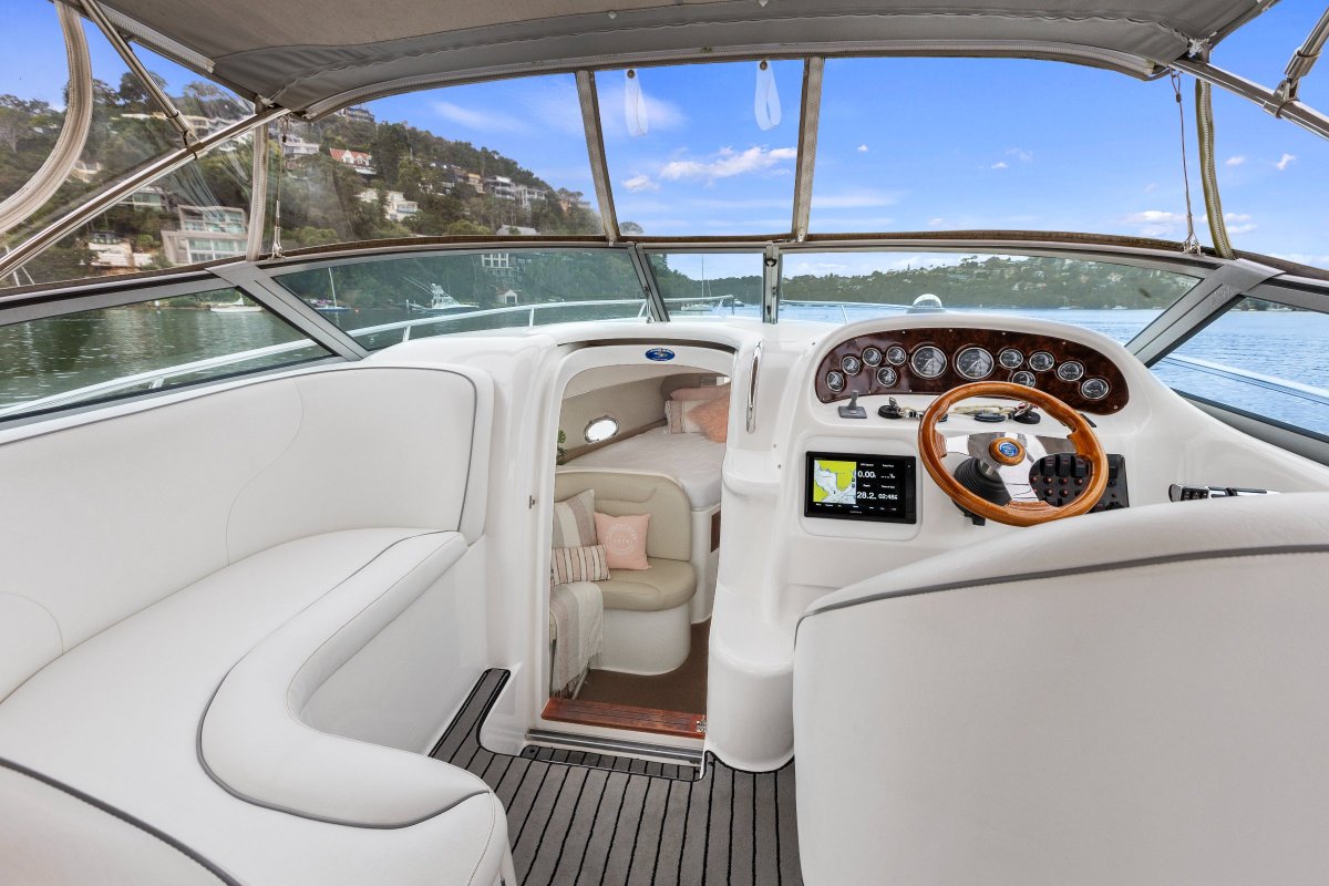 Sunrunner 3300 Deluxe: Power Boats | Boats Online for Sale | Fibreglass ...