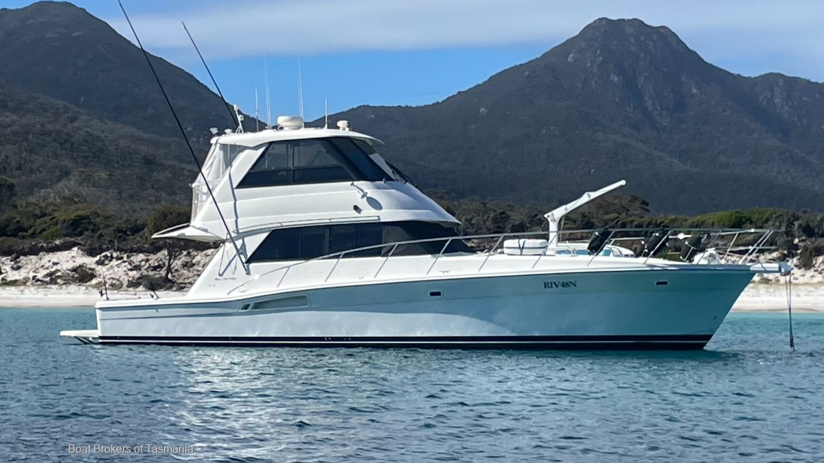 Used Riviera 48 Platinum Enclosed Flybridge. Well Optioned, Performance ...