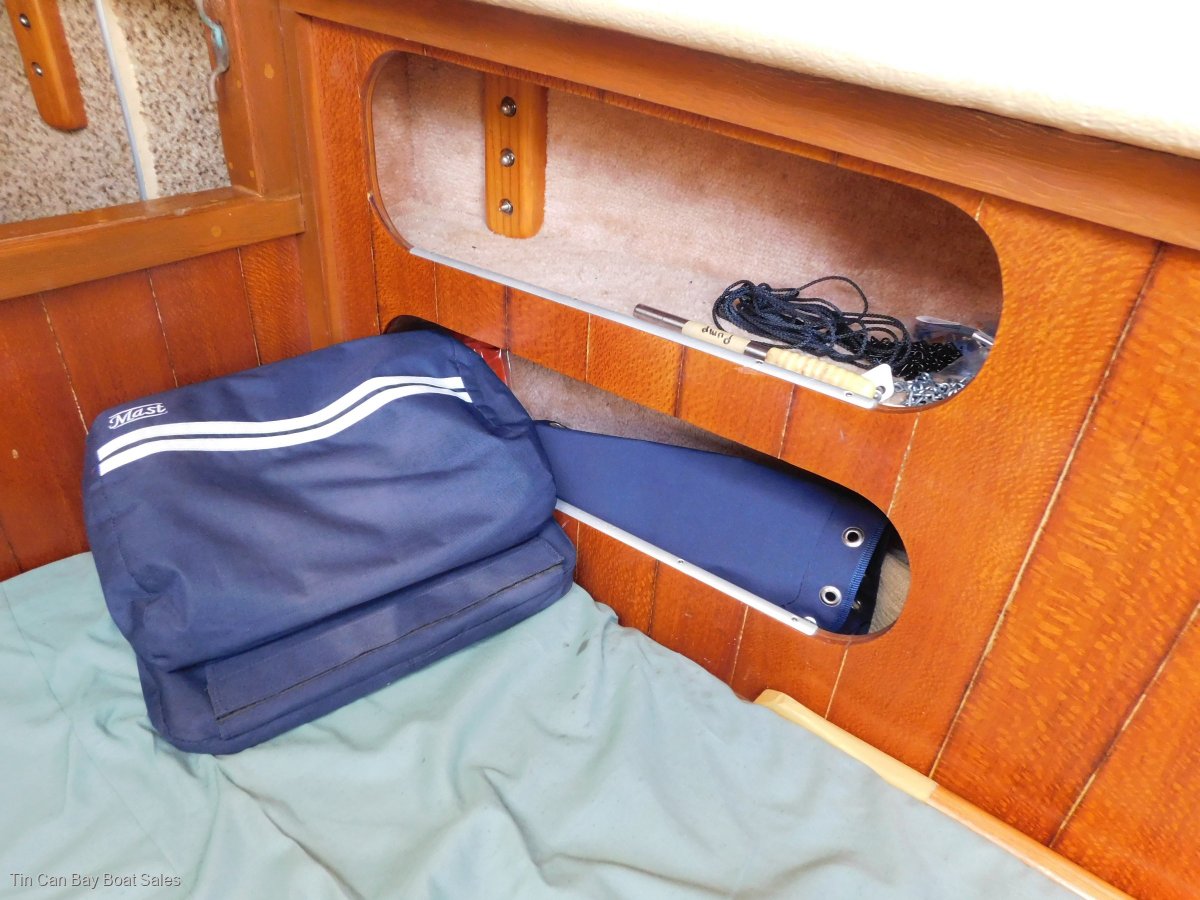 Roberts Spray 22...... Fibreglass Sailing Sloop Trailerable: Sailing ...
