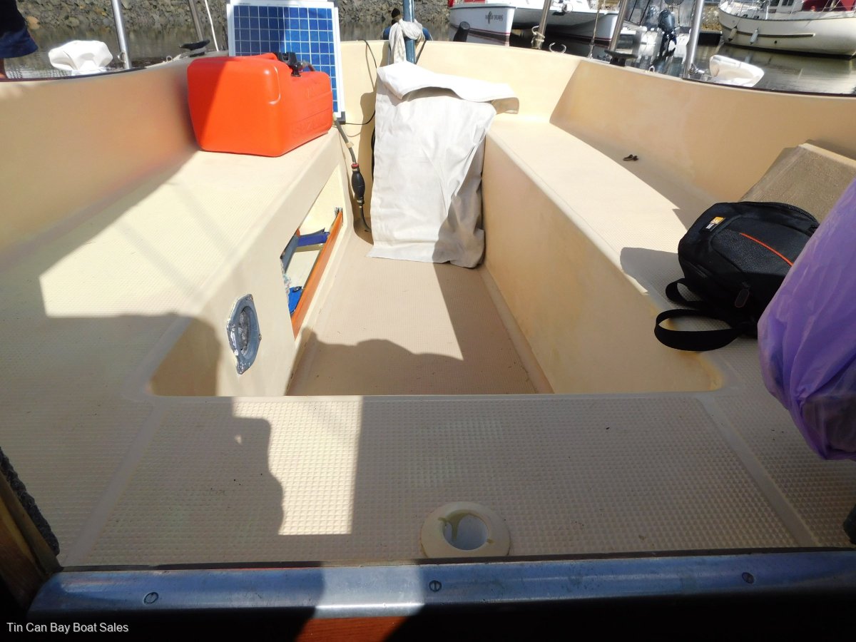 Roberts Spray 22...... Fibreglass Sailing Sloop Trailerable: Sailing ...