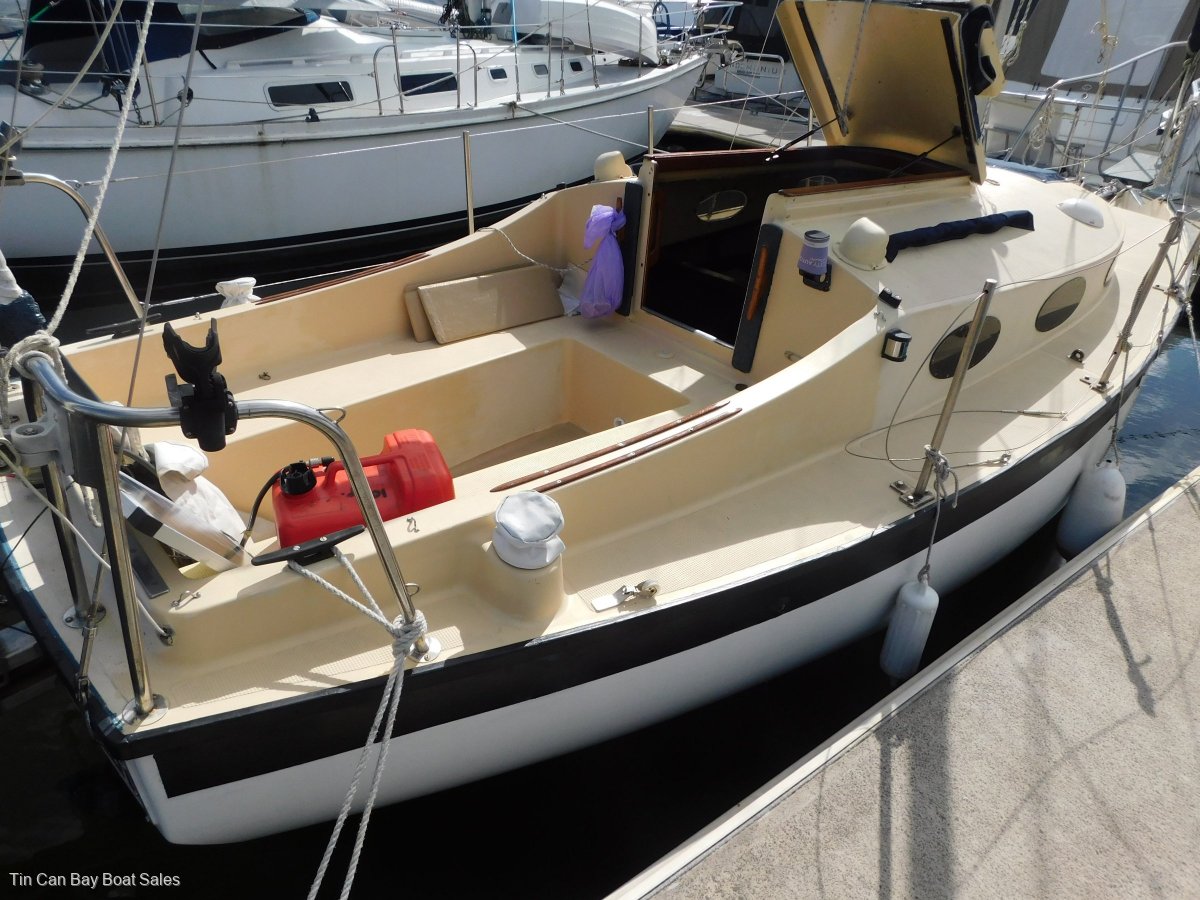 Roberts Spray 22...... Fibreglass Sailing Sloop Trailerable: Sailing ...