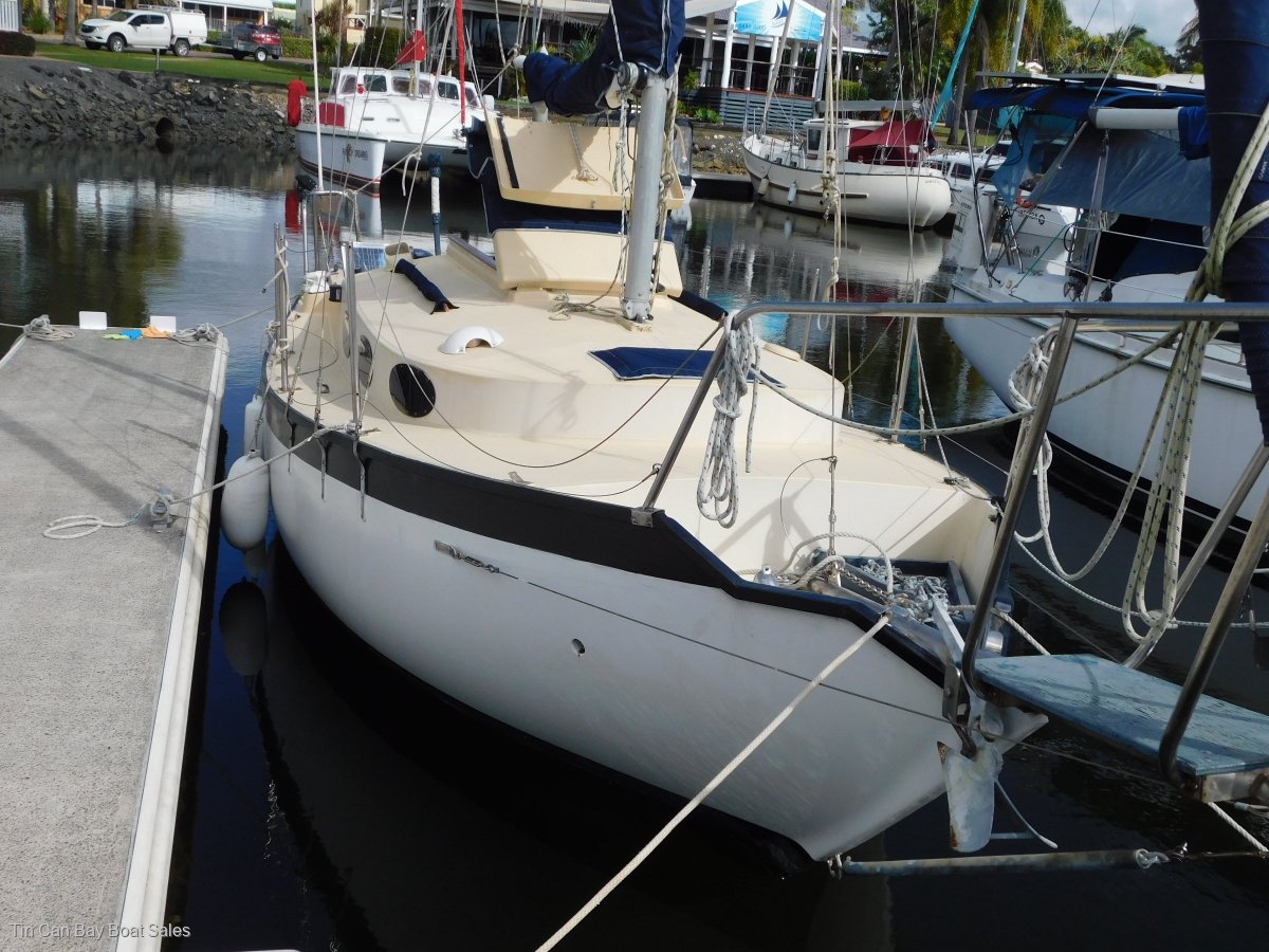 Roberts Spray 22...... Fibreglass Sailing Sloop Trailerable: Sailing ...
