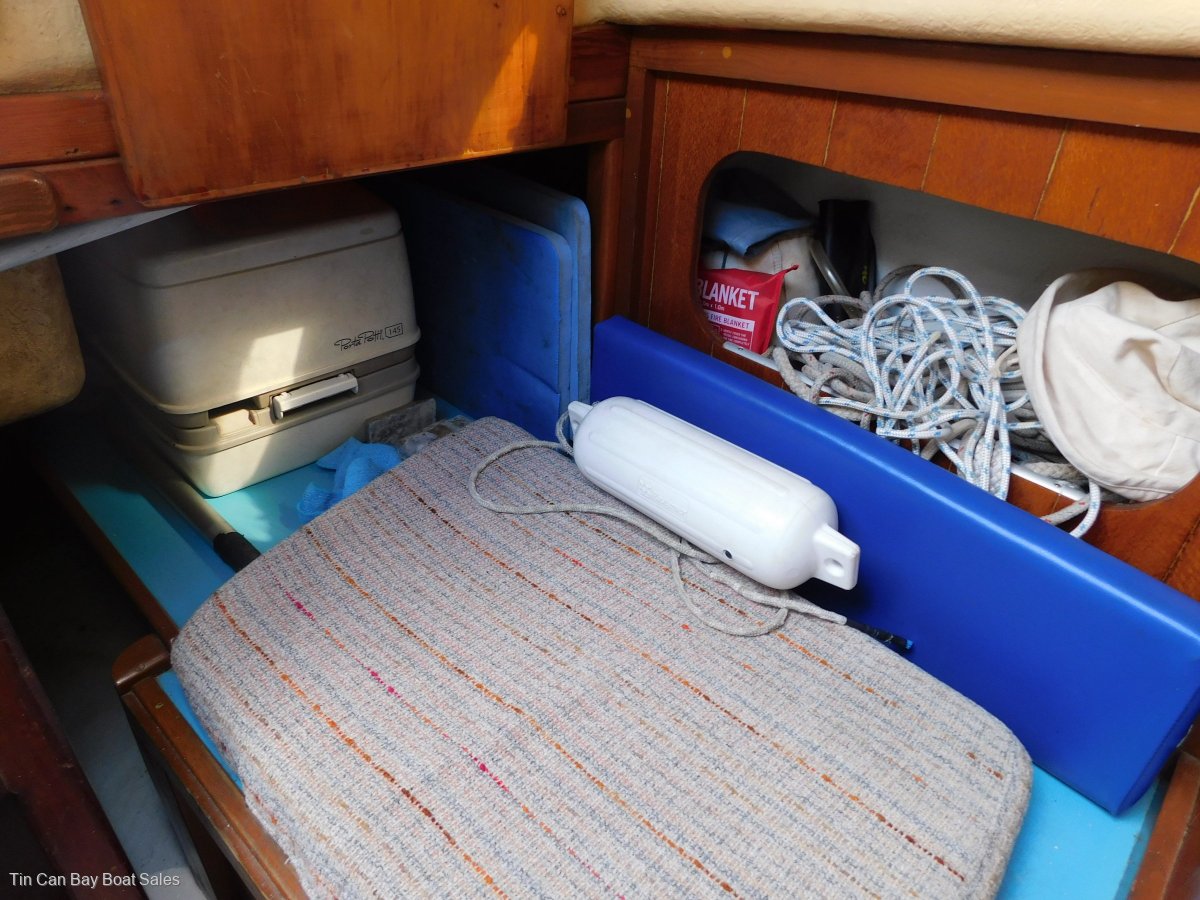 Roberts Spray 22...... Fibreglass Sailing Sloop Trailerable: Sailing ...