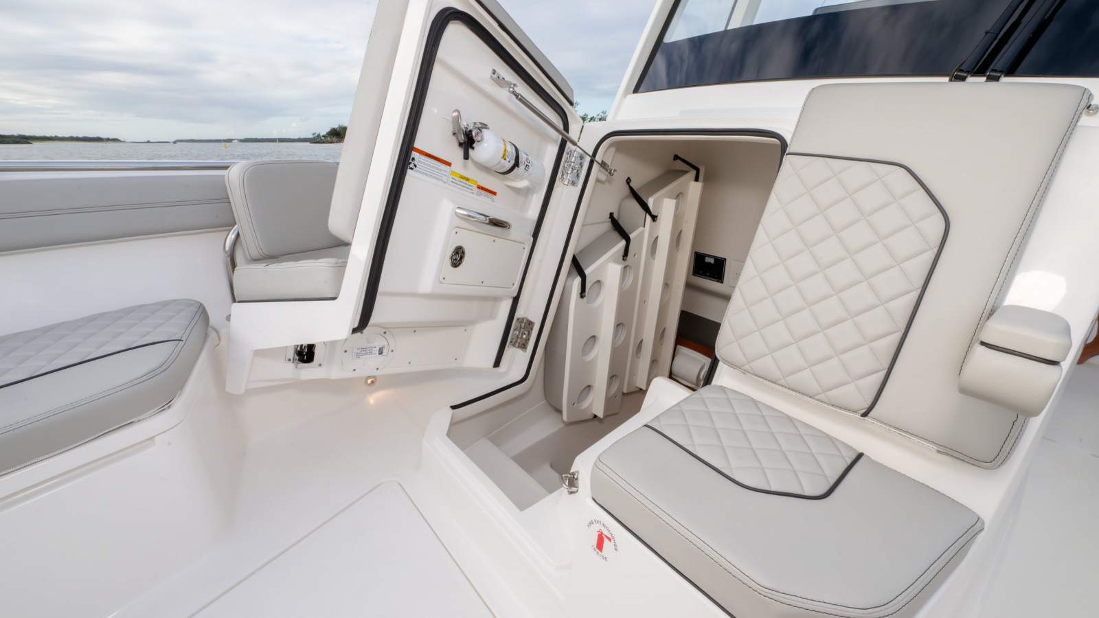 New Pursuit S288 - 2025MY HERE NOW!! For Sale | Lifetime Boats