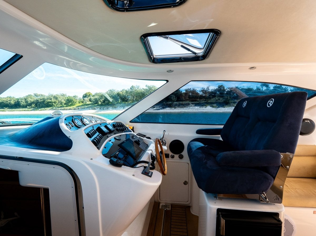 Riviera 4000 Offshore With 2022 Cummins Repower!: Power Boats | Boats ...