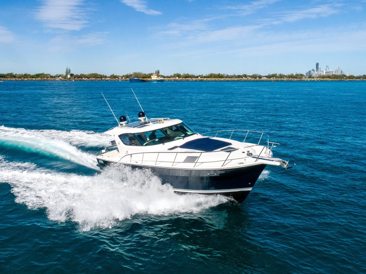 Riviera 4000 Offshore With 2022 Cummins Repower!: Power Boats | Boats ...