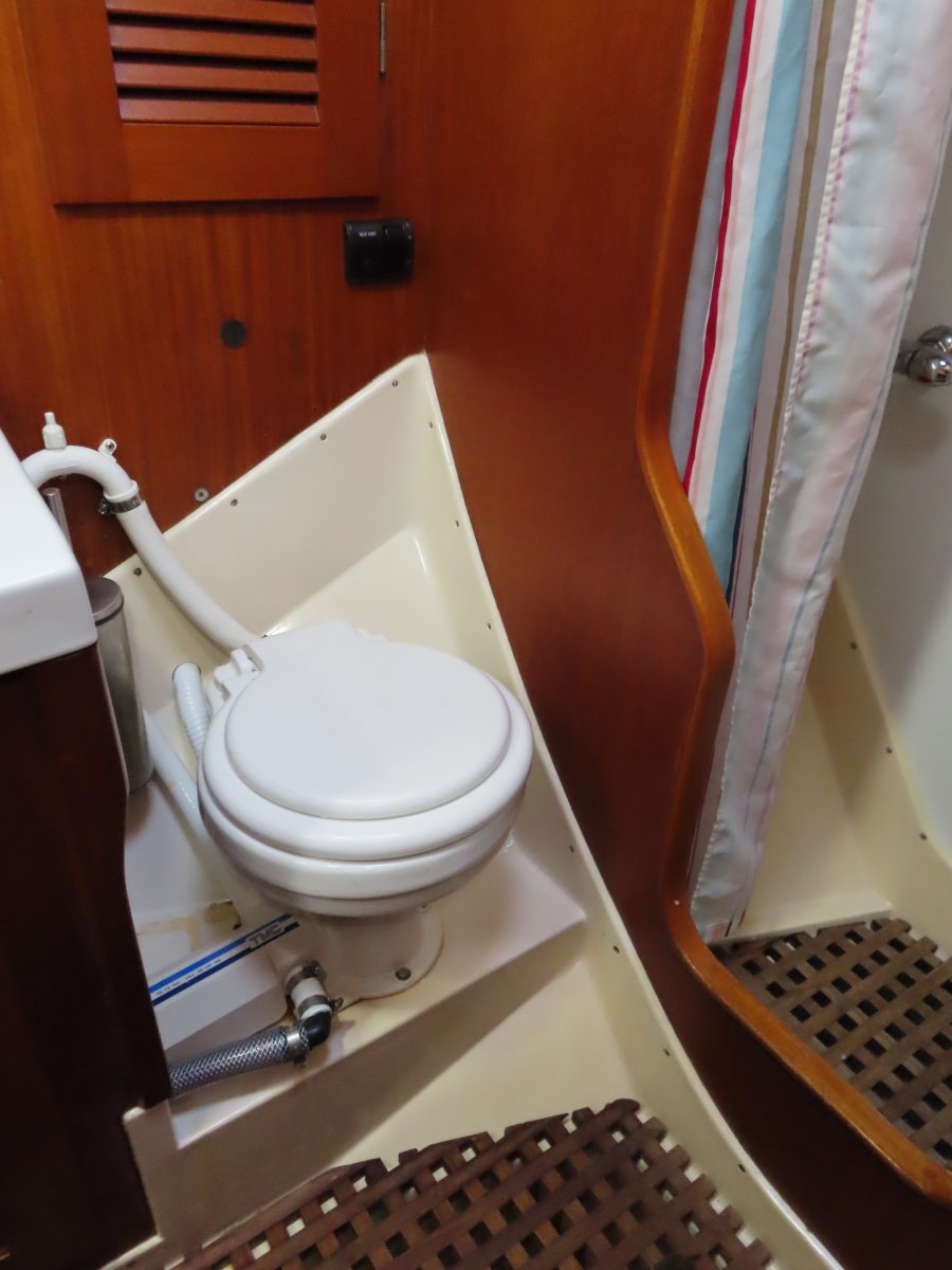 Used Hallberg-rassy 42e Exceptional Bluewater Cruiser, Highly Equipped ...