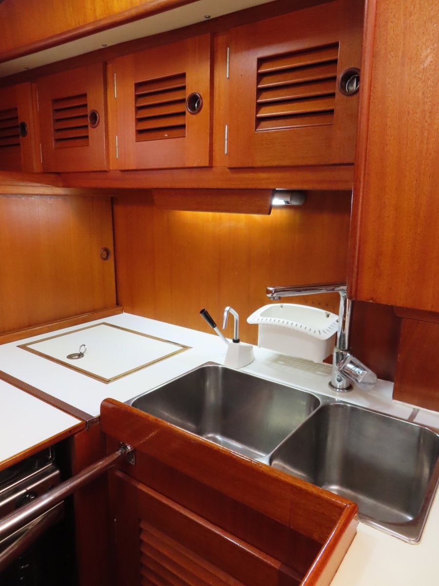 Used Hallberg-rassy 42e Exceptional Bluewater Cruiser, Highly Equipped ...