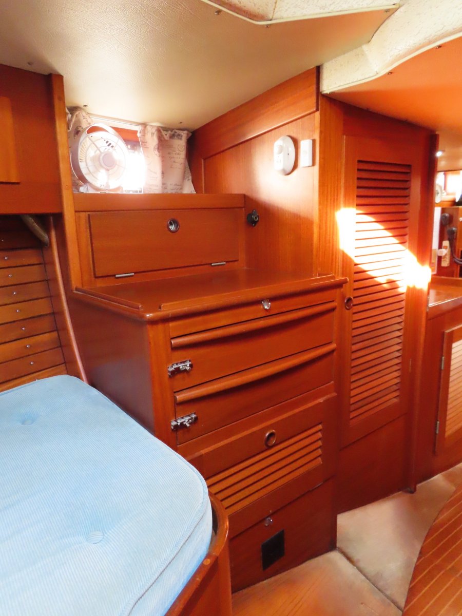 Used Hallberg-rassy 42e Exceptional Bluewater Cruiser, Highly Equipped ...