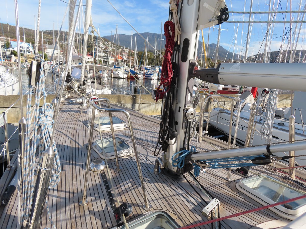 Used Hallberg-rassy 42e Exceptional Bluewater Cruiser, Highly Equipped ...