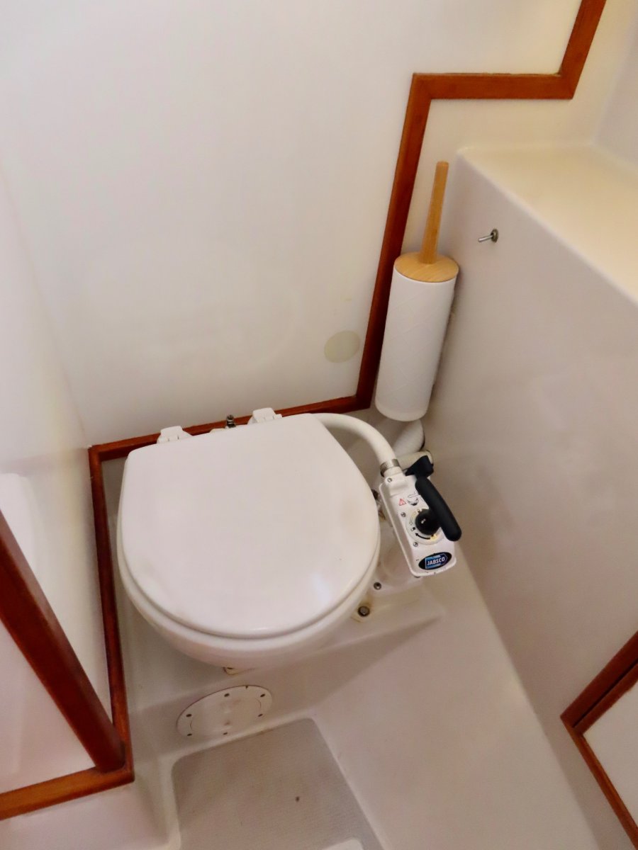 Zeston 36 EXTENSIVE UPGRADES, EXCELLENT CONDITION! For Sale | Derwent ...