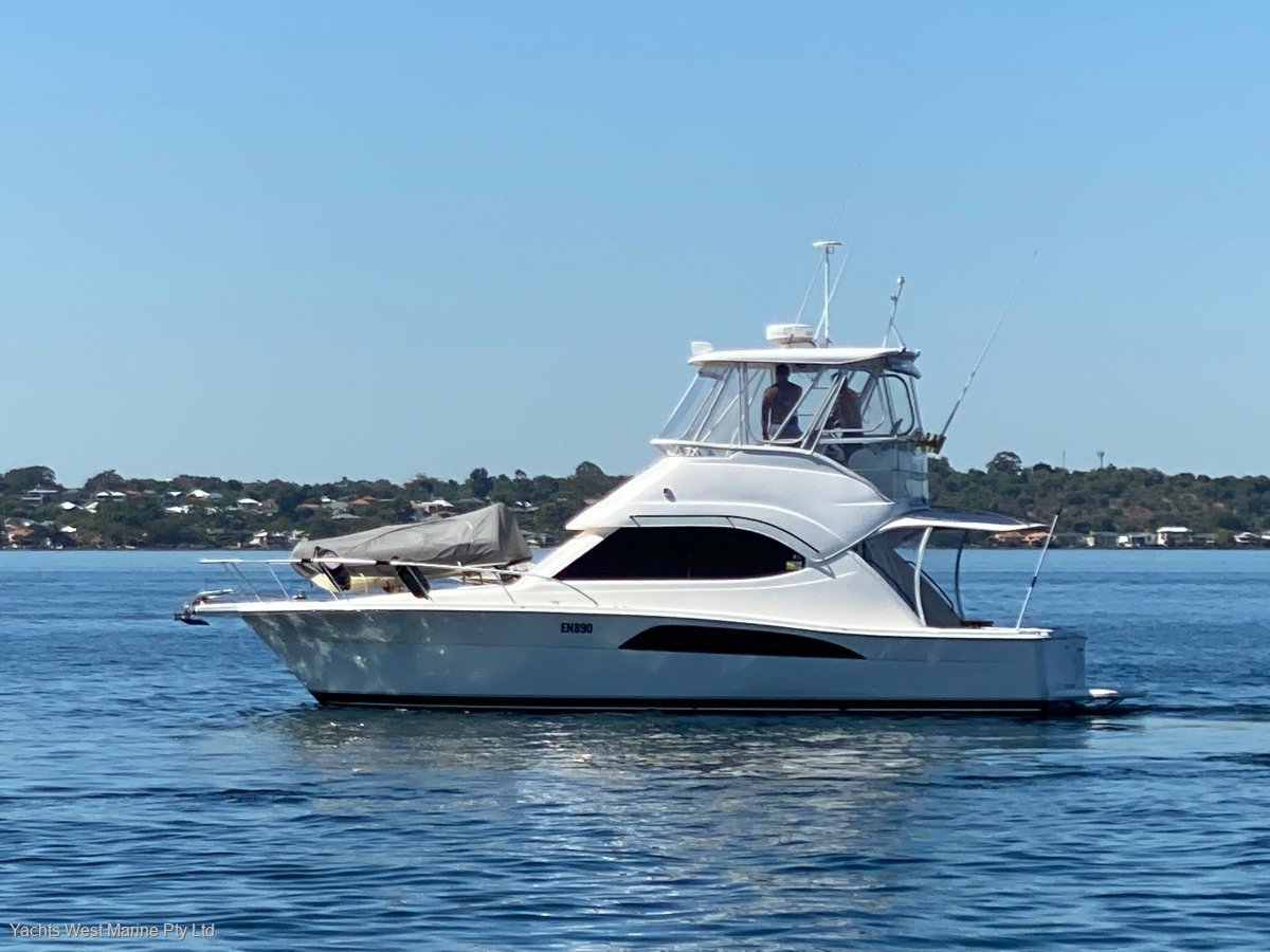 Riviera 37 Flybridge With Twin 370hp Cummins 6bta: Power Boats | Boats ...
