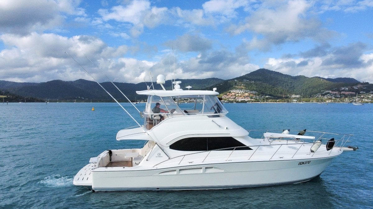 Riviera 47 Flybridge Convertible For Sale | World Wide Boat Brokers