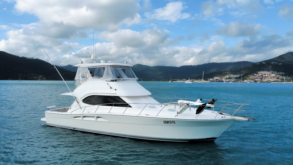 Riviera 47 Flybridge Convertible For Sale | World Wide Boat Brokers