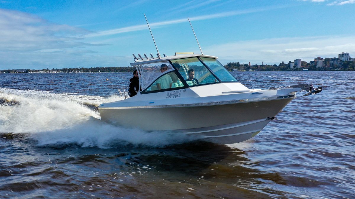 Used Caribbean Reef Runner 21 With 2020 Mercruiser 370 & Hamilton Jet ...
