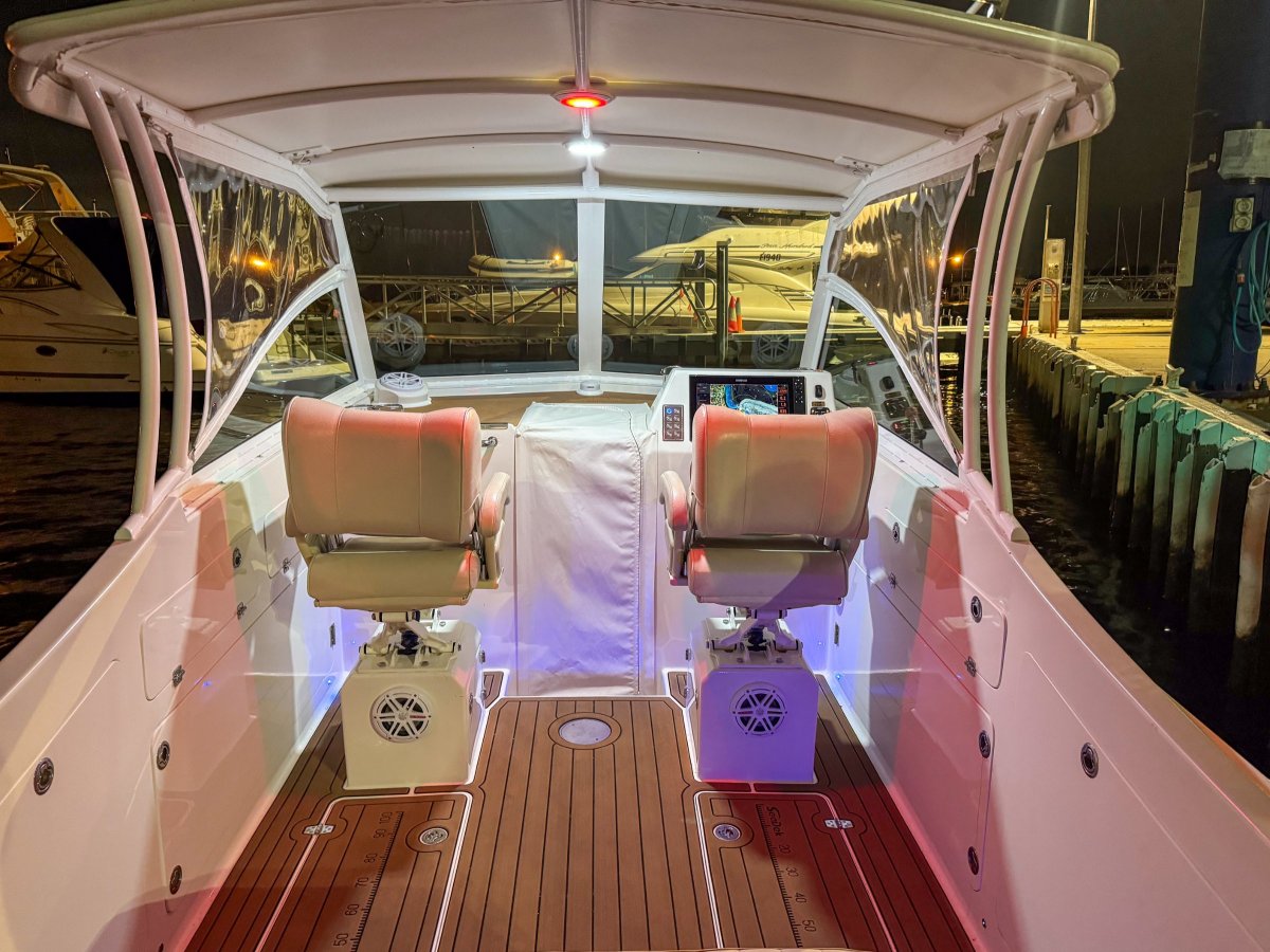 Used Caribbean Reef Runner 21 With 2020 Mercruiser 370 & Hamilton Jet ...