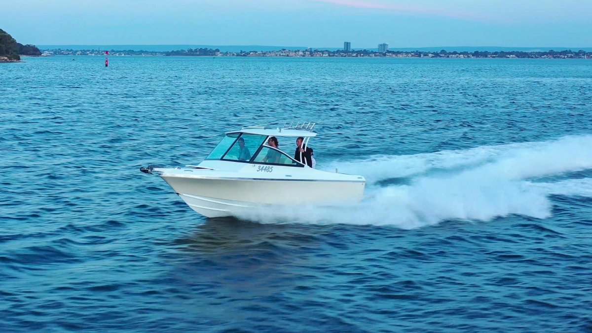 Used Caribbean Reef Runner 21 With 2020 Mercruiser 370 & Hamilton Jet ...