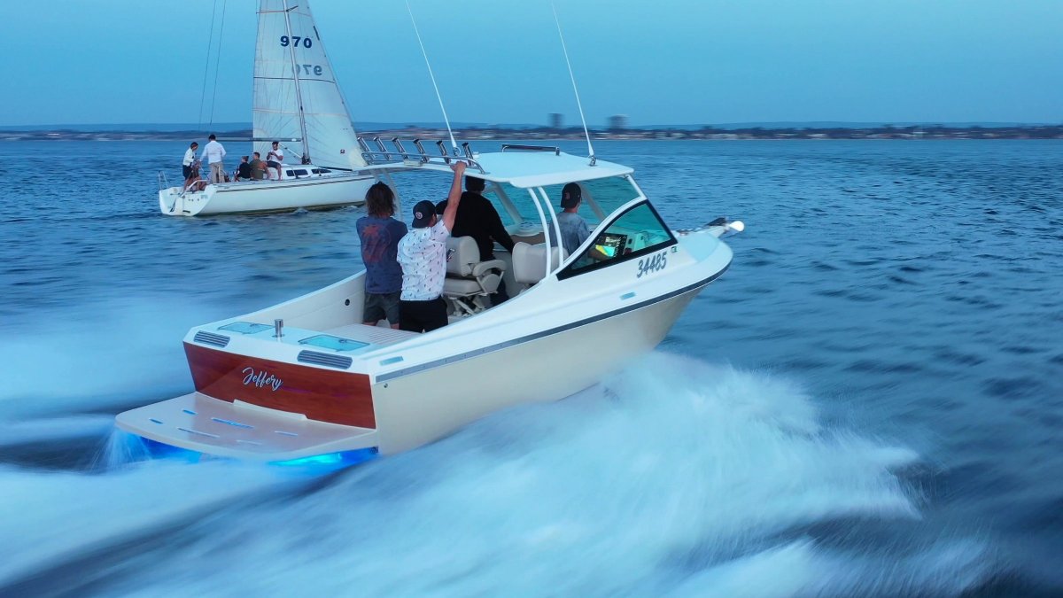 Caribbean Reef Runner 21 With 2020 Mercruiser 370 & Hamilton Jet: Power ...