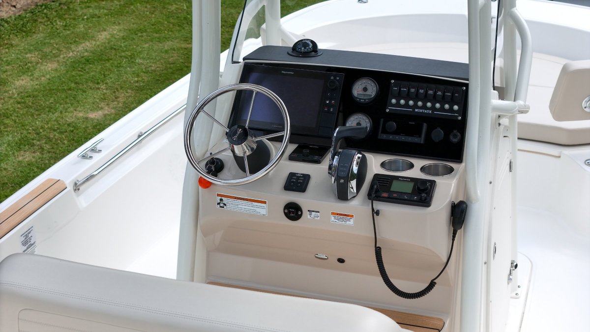 Boston Whaler 210 Montauk Centre Console: Power Boats | Boats Online ...