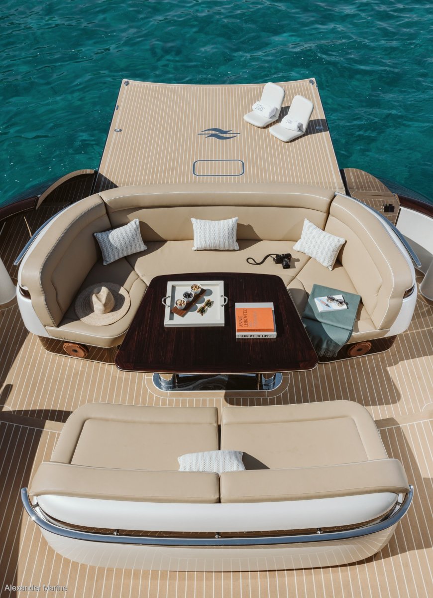 Zeelander 7 Sedan: Power Boats | Boats Online for Sale | Fibreglass/grp ...