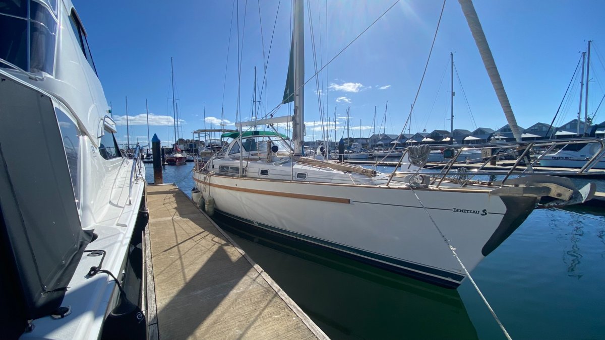 Beneteau Oceanis 44cc Centre Cockpit: Sailing Boats | Boats Online for ...
