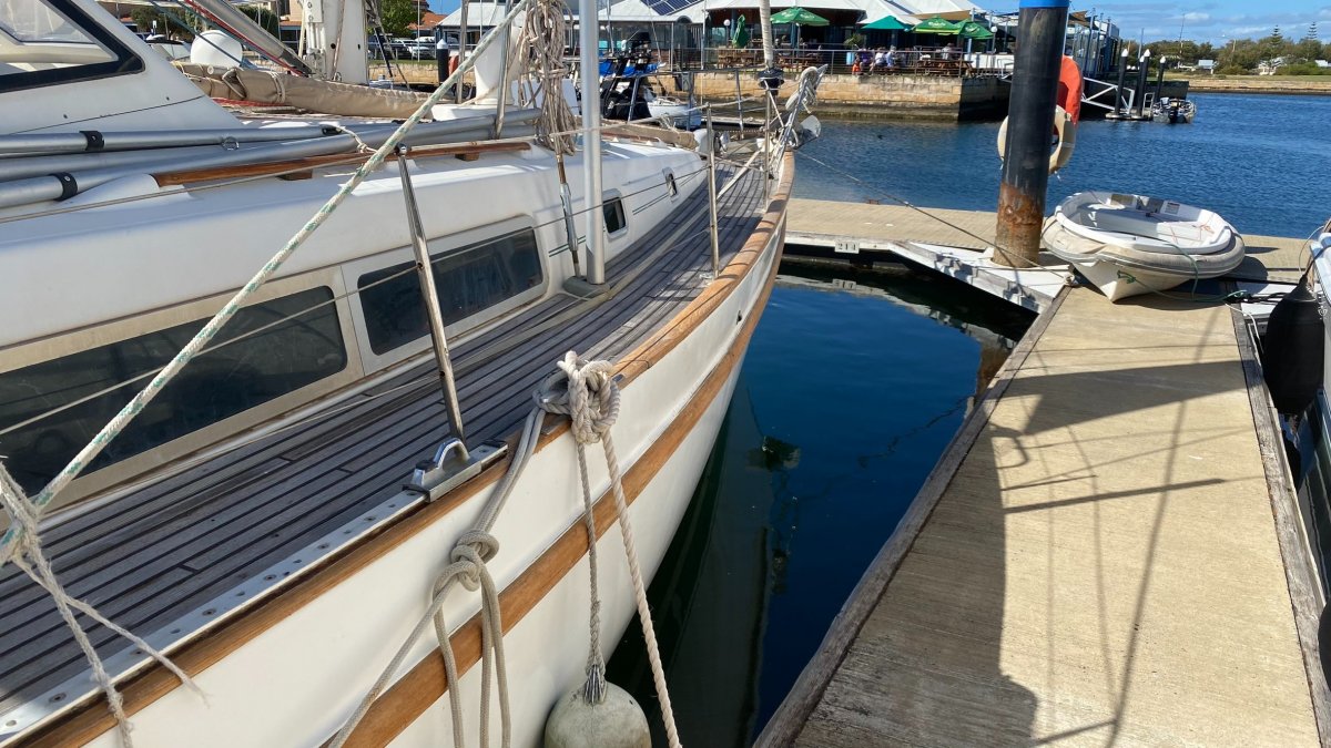 Used Beneteau Oceanis 44cc Centre Cockpit for Sale | Yachts For Sale ...