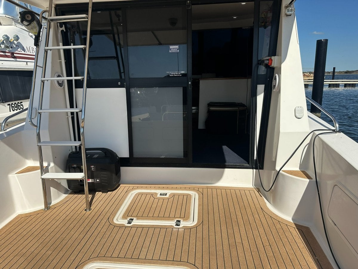 Used Commodore 33 Flybridge Twin Cabin Cruiser for Sale | Boats For ...