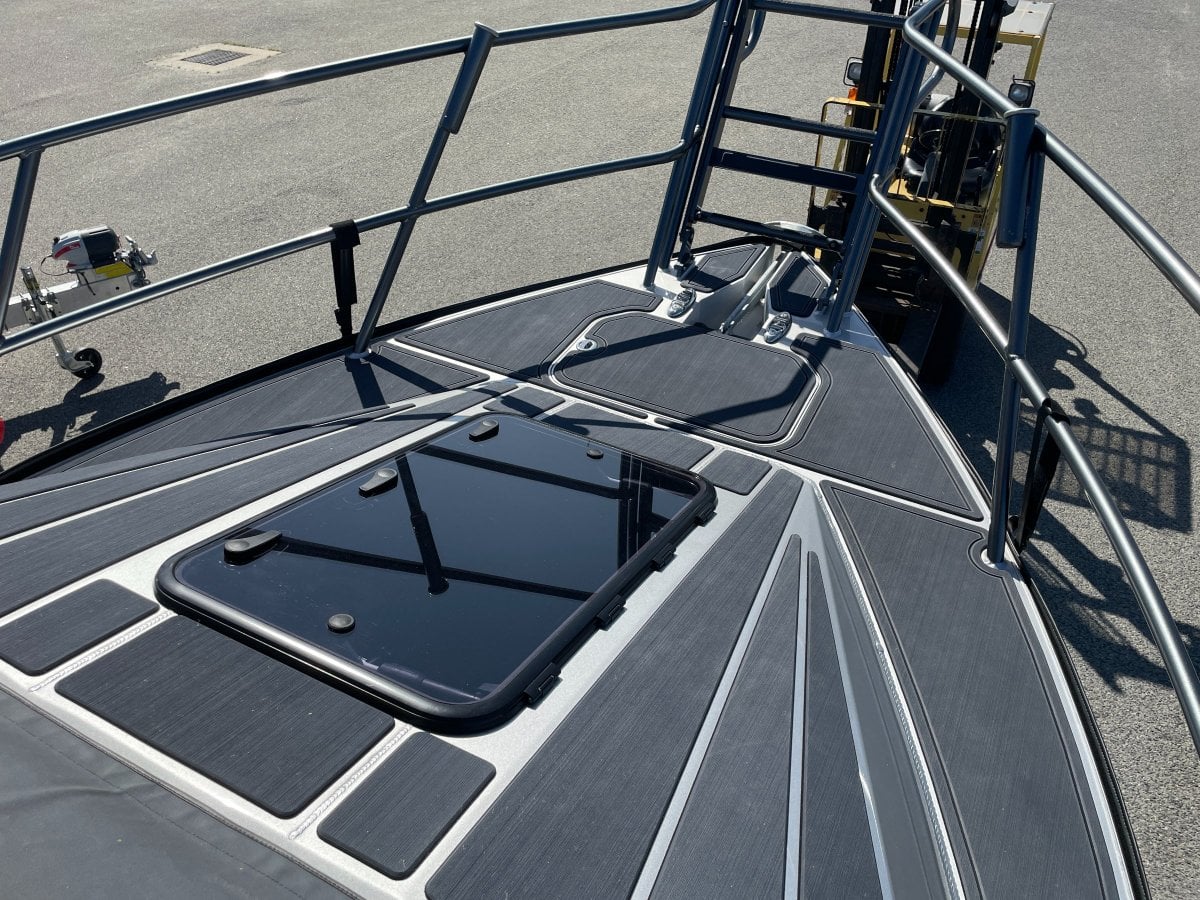 New Surtees 800 Gamefisher For Sale | Chivers Marine