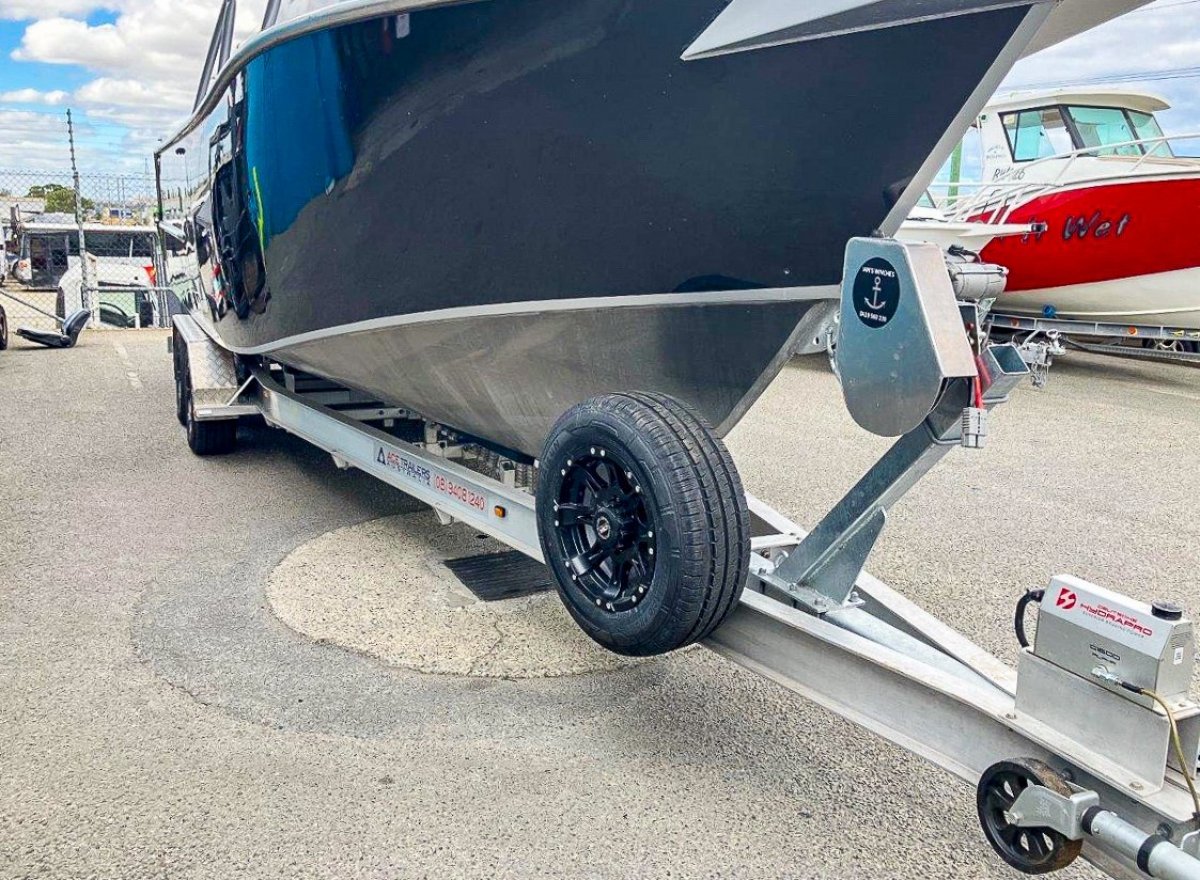 Amc 8.0 Centre Cab: Commercial Vessel | Boats Online for Sale ...