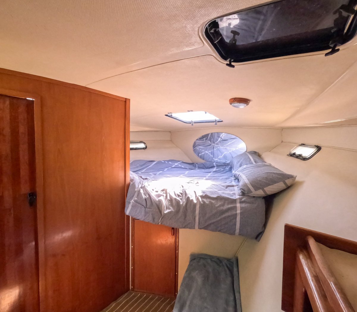 Riviera 32 Flybridge WELL PRESENTED, QUALITY CRUISER! For Sale ...