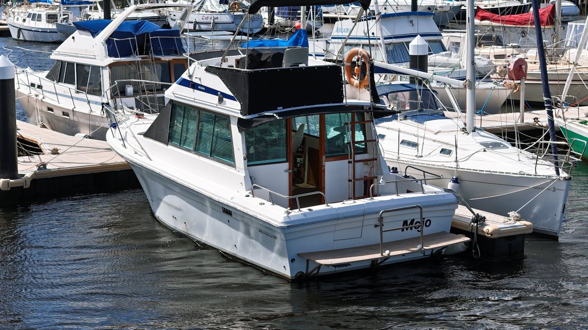 Riviera 32 Flybridge WELL PRESENTED, QUALITY CRUISER! For Sale ...