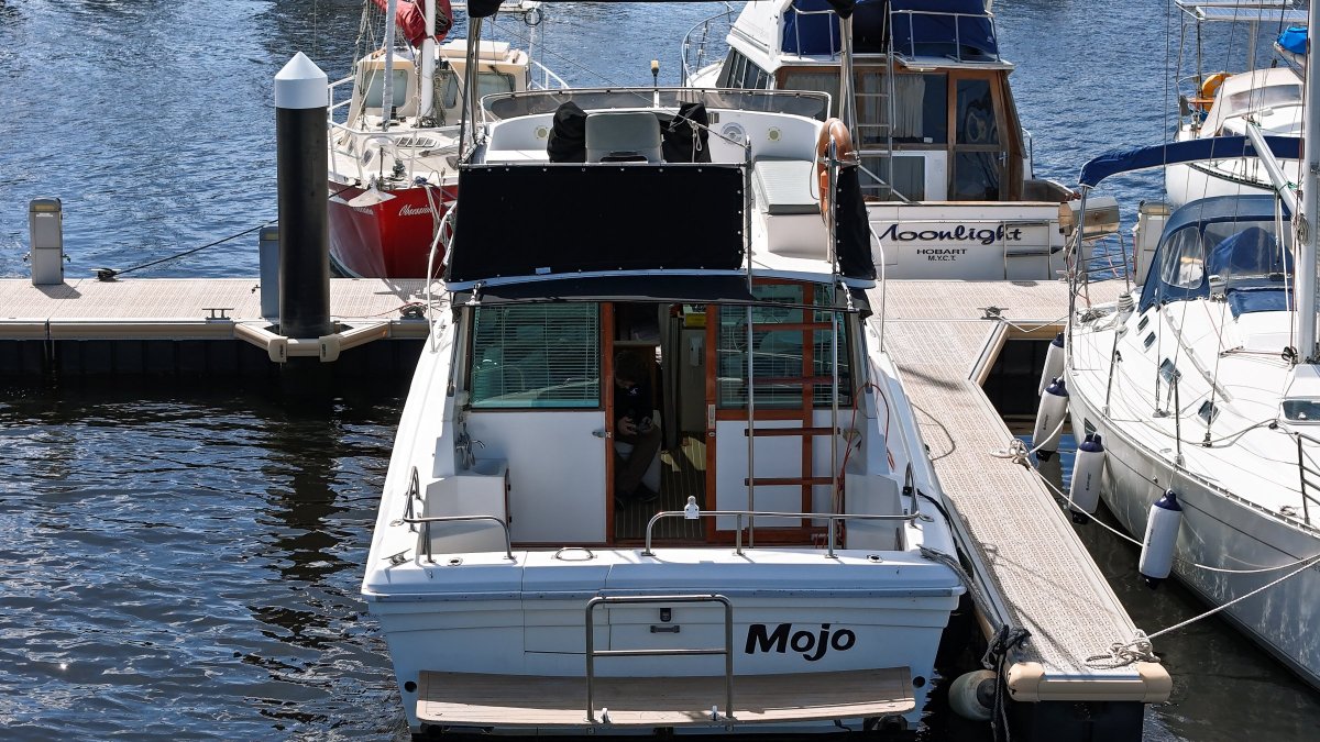 Riviera 32 Flybridge Well Presented, Quality Cruiser!: Power Boats ...