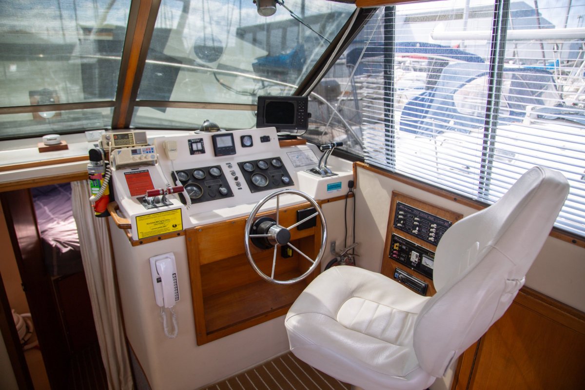 Riviera 32 Flybridge Well Presented, Quality Cruiser!: Power Boats ...